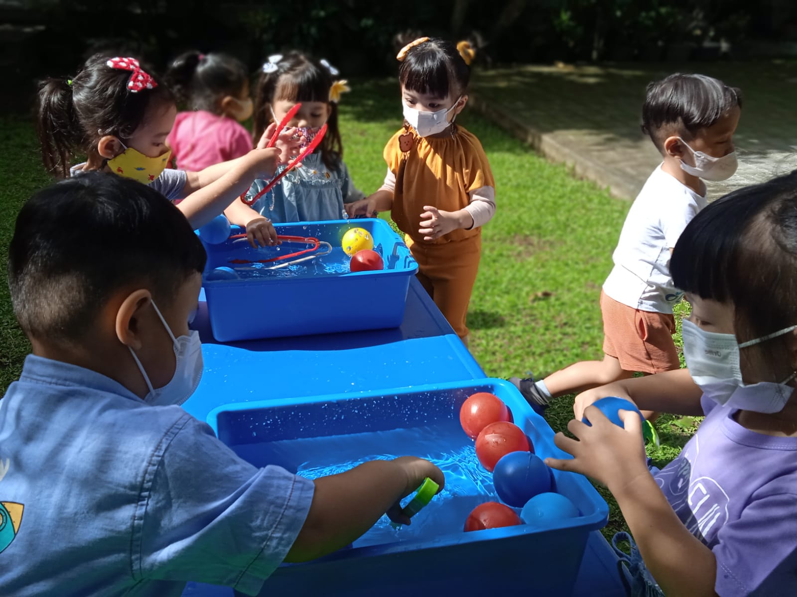 Toddler - Math and Gross Motor : Transferring Ball | Focus Independent ...