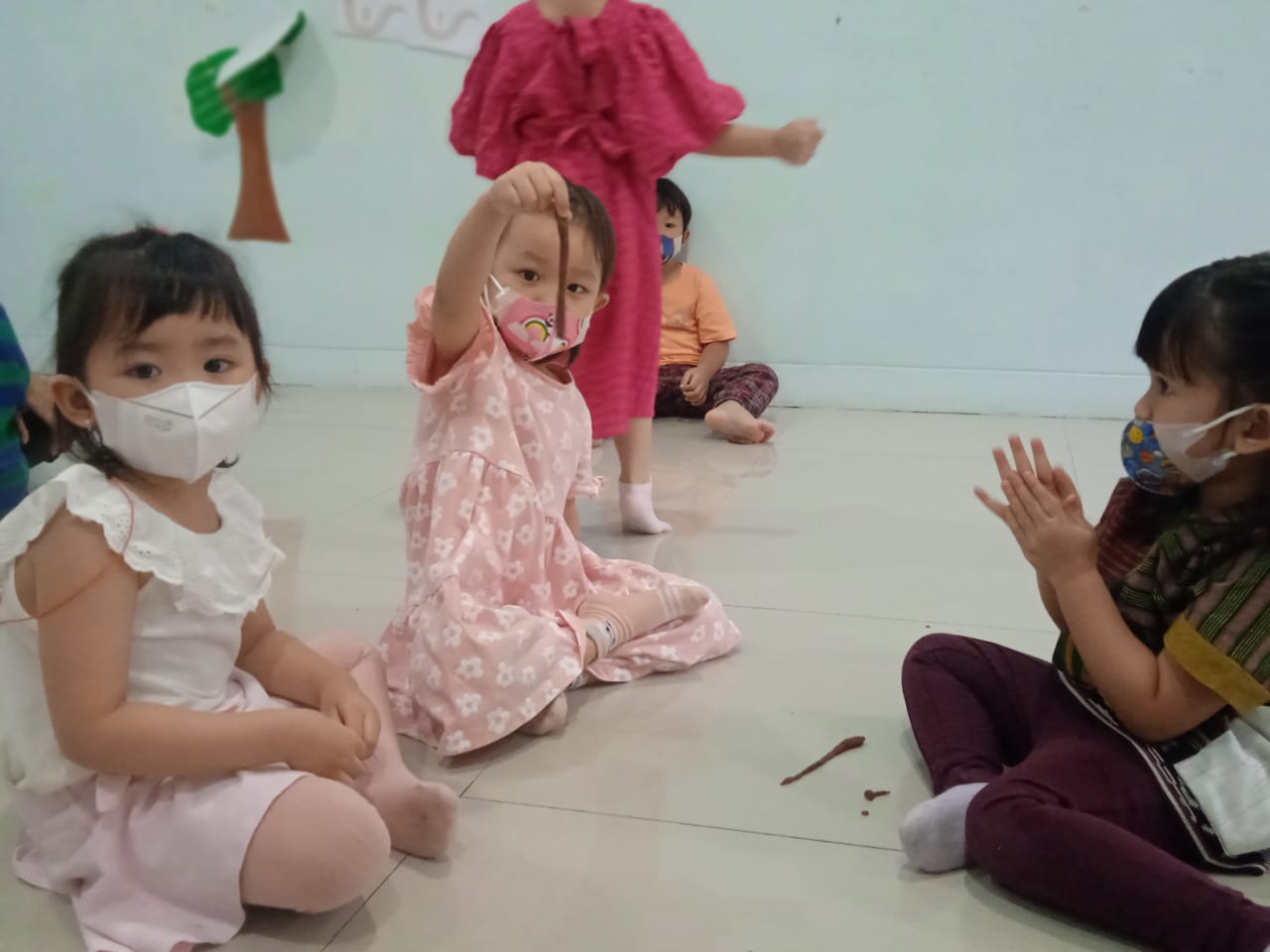 Toddler : Making a Worm Play Dough | Focus Independent School