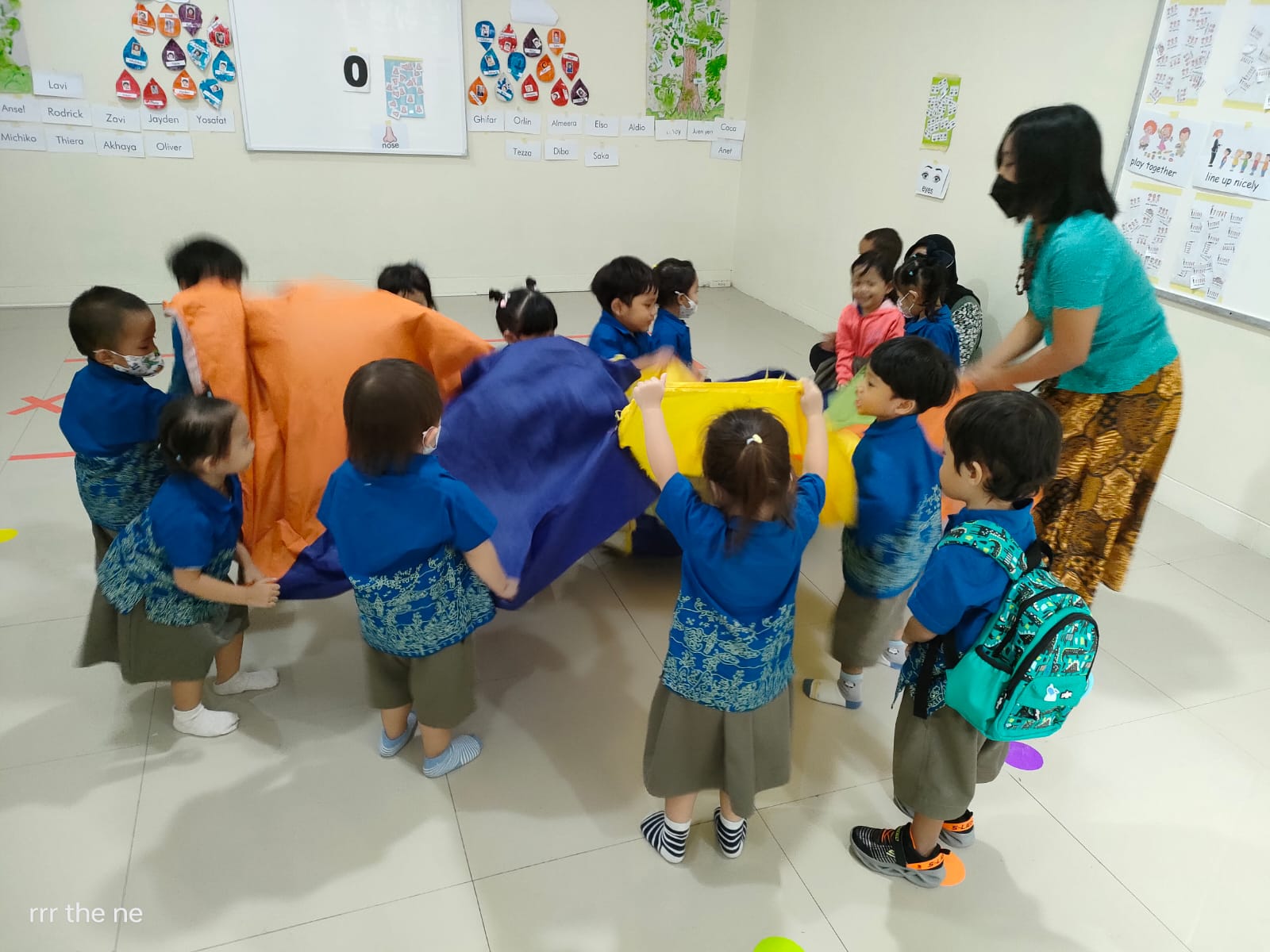 Toddler - Motoric : Playing parachute game | Focus Independent School